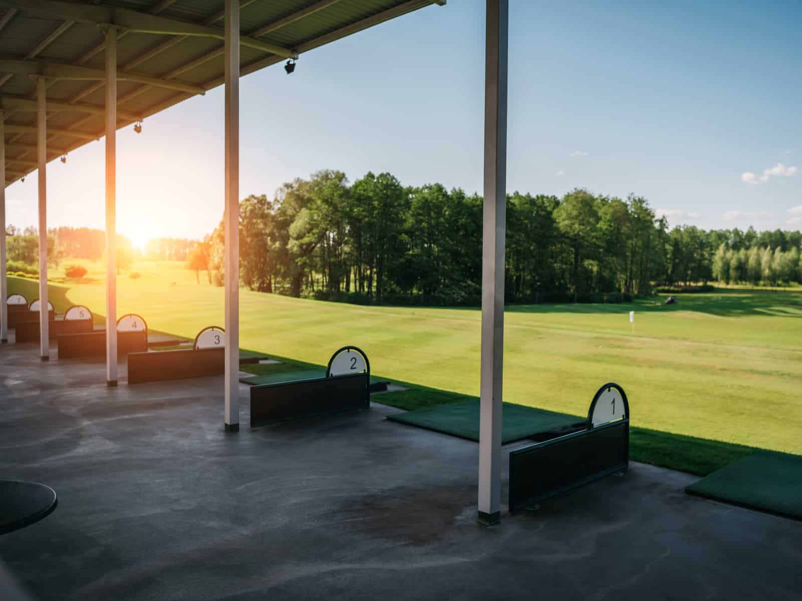Golf Simulator VS the Driving Range: All You Need To Know.