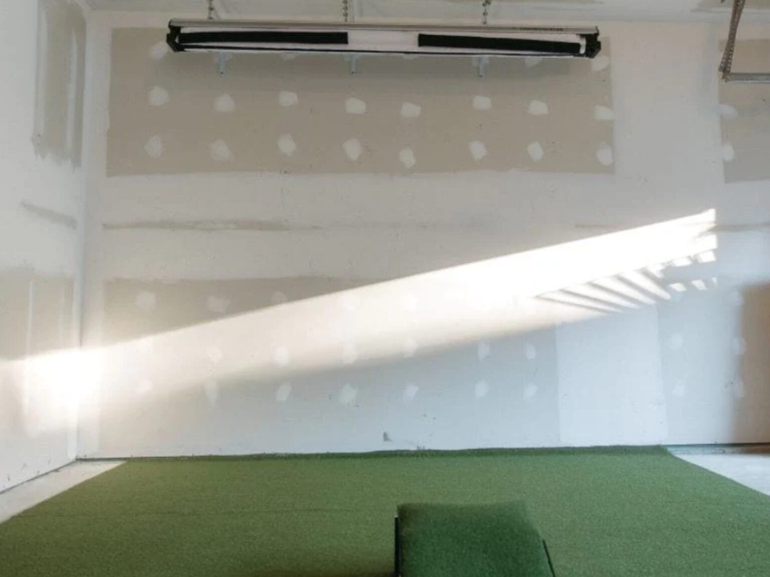 9 Best retractable golf simulators | Reviews & Guides